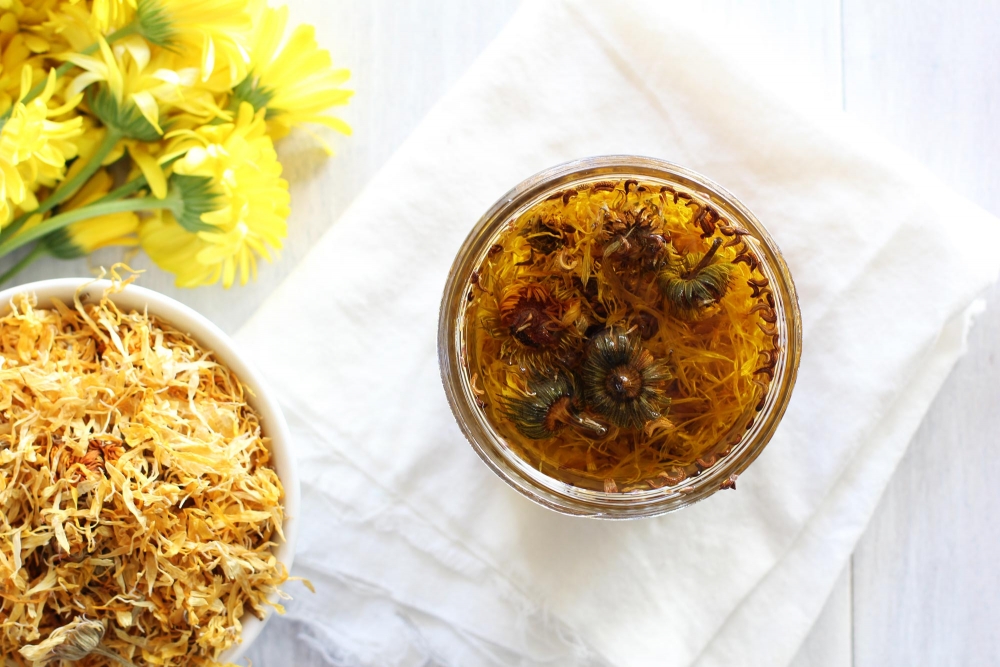 DIY Calendula Infused Olive Oil | archerfriendly
